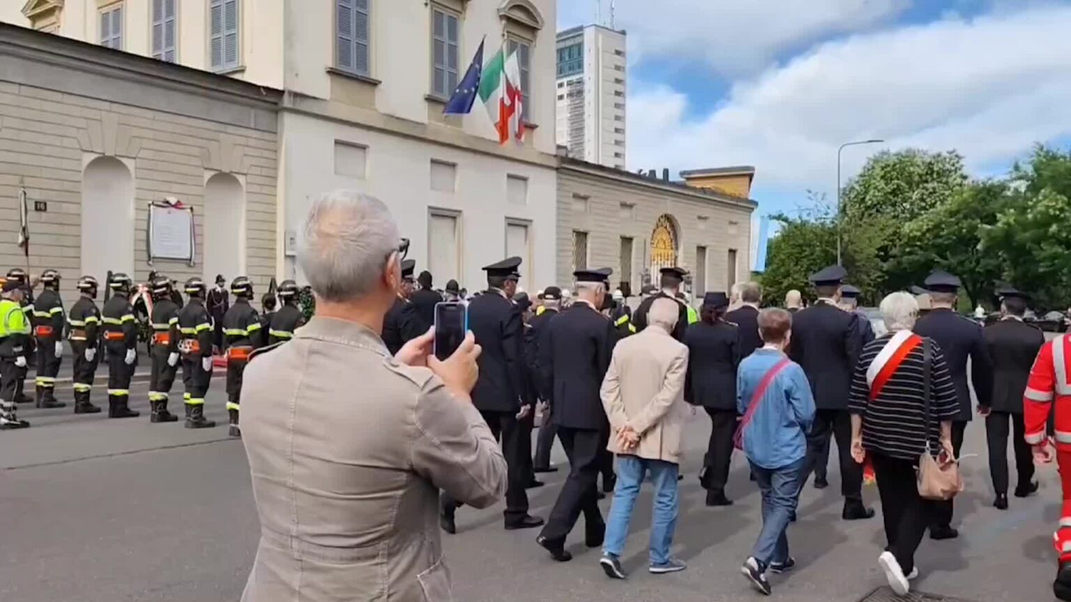 Proteste al ministero dei Trasporti: letame in strada e simboli ...